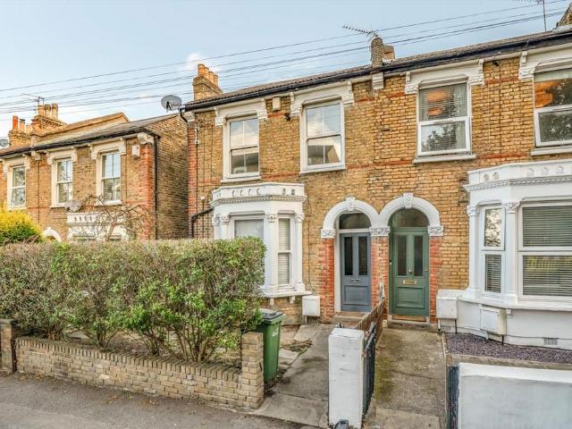Sundorne Road, Charlton 2 bed flat to rent £1,800 pcm £415 pw
