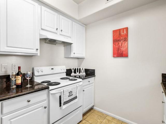 Sunland Gardens LLC 3 Bedroom Apartment for Rent at 8654 Sunland Blvd, Los Angeles, CA 91352 Sun Valley