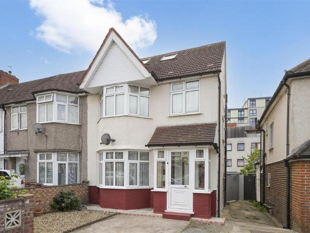 Sunleigh Road, Wembley 4 bed semi detached house to rent £2,700 pcm £623 pw