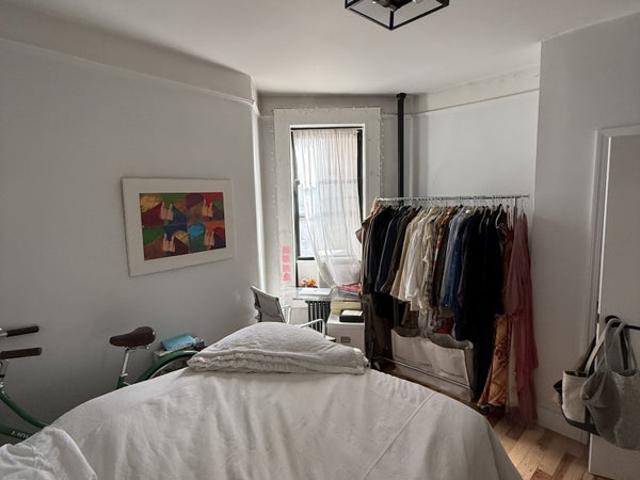 Sunlit Bedroom in Beautiful Harlem Apartment