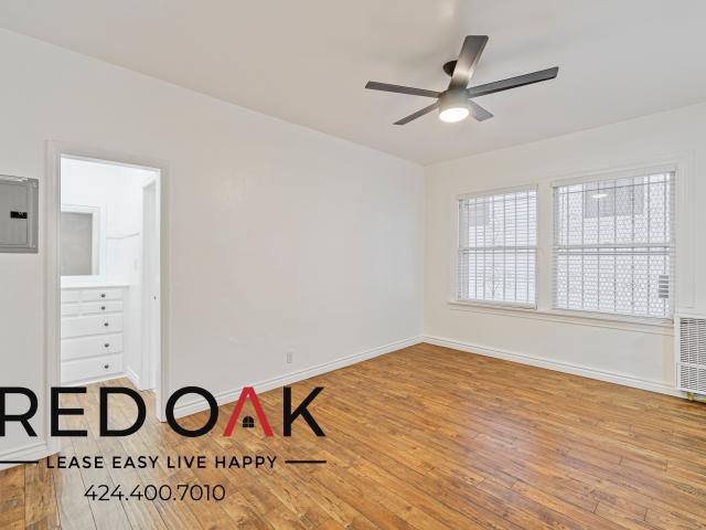Sunlit Studio with Stunning Eat In Kitchen and On Site Laundry ~ In East Hollywood!