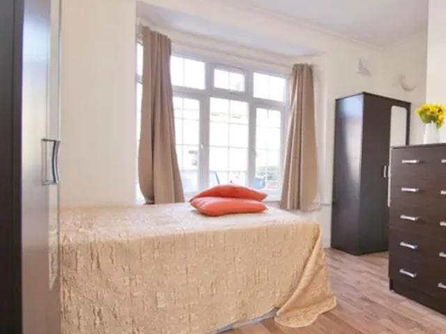Sunningdale Avenue, London, W3 7NS, United Kingdom | Room for rent #154590391 | Rentberry
