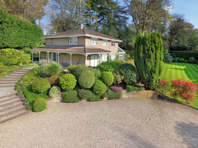 Sunningdale, Berkshire 6 bed detached house to rent £7,950 pcm £1,835 pw