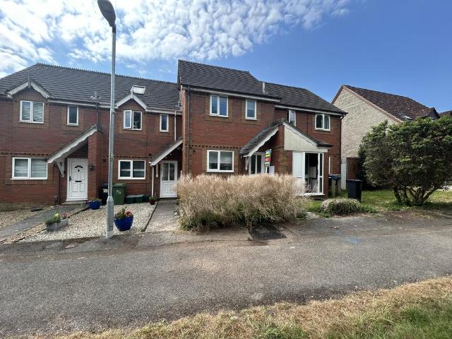 Sunningdale Drive, Warmley BS30 2 bed terraced house to rent £1,295 pcm £299 pw