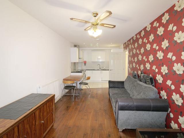 Sunningdale Gardens, London NW9, 1 bed flat to rent, £1,500 pcm | PrimeLocation