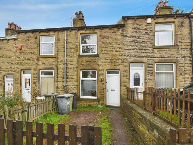 Sunningdale Road, Huddersfield HD4, 2 bed terraced house to rent, £775 pcm | PrimeLocation