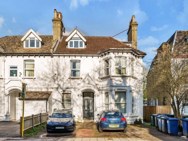 Sunningfields Road, Hendon, NW4 2 bed flat to rent £1,750 pcm £404 pw