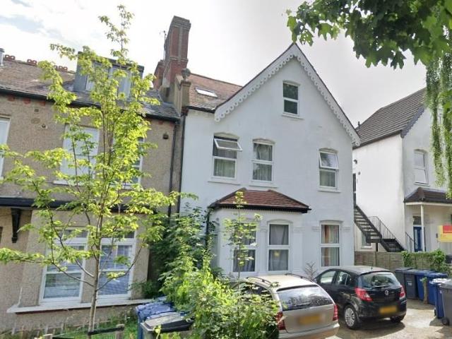 Sunningfields Road, Hendon, London NW4, 2 bed flat to rent, £1,850 pcm | PrimeLocation