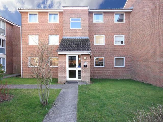 Sunninghill Court, London W3 1 bed flat to rent £1,651 pcm £381 pw
