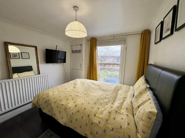 Sunninghill Road, London, SE13 Studio to rent £1,000 pcm £231 pw