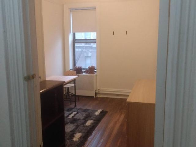 sunny 10 x 12 south facing room, AC, on Riverside