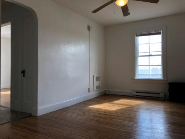 Sunny 1BR Apartment Near Downtown | HeatHot Water