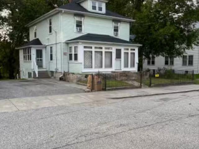Sunny 2 Bedroom Freshly Painted Woonsocket 3/1 135 Orchard St.