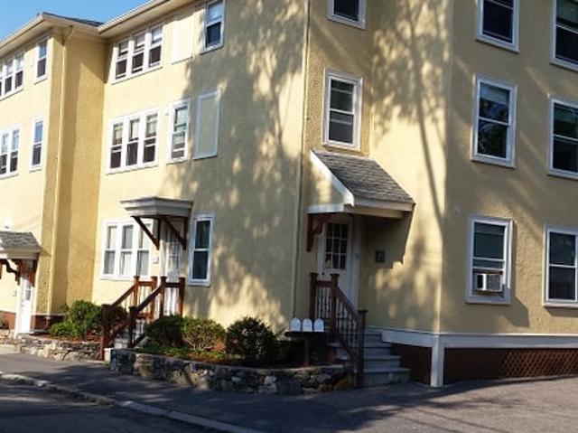 Sunny 3rd Floor Apt in Natick Center