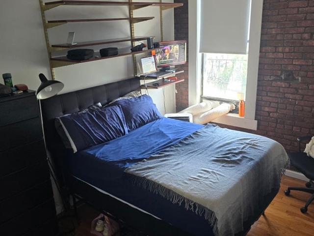 Sunny Apartment Clean Roomates
