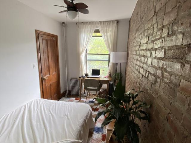 Sunny Bedroom Available in 3BR Share