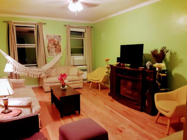 Sunny Bedroom with 2 large closets renovated apt