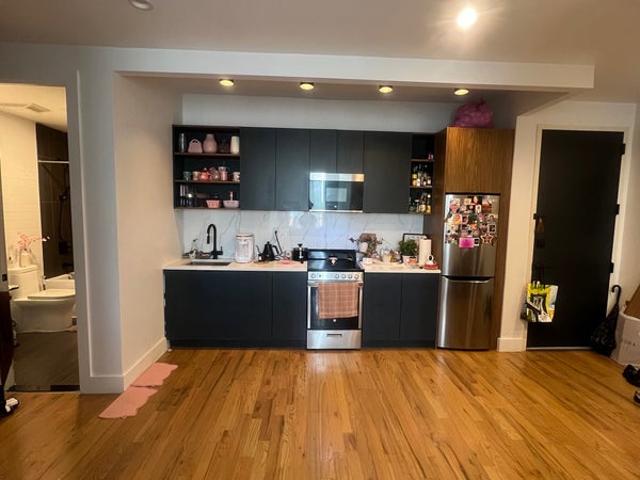 Sunny Brooklyn Room in a Cozy Apartment!
