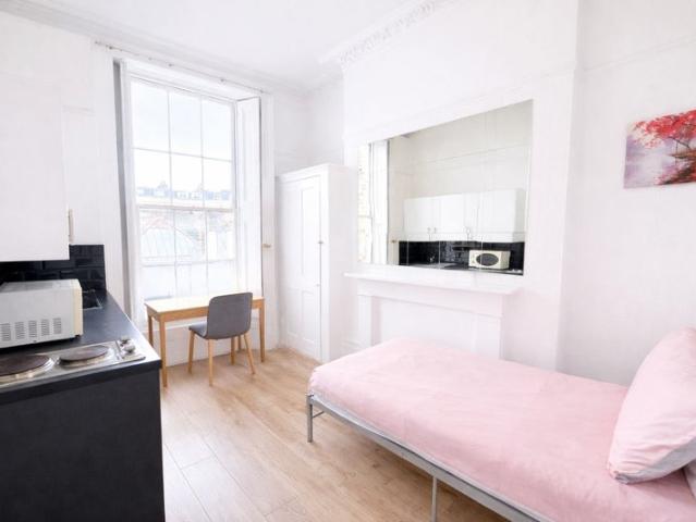 Sunny & Bright Beautiful Single Room in ChelseaSW3