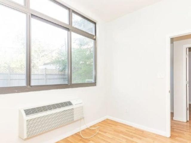 Sunny Bushwick Room w/ Balcony & Yard Access!