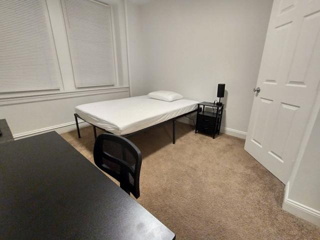Sunny, Comfortable, and Spacious Apartment with Desks & TVs
