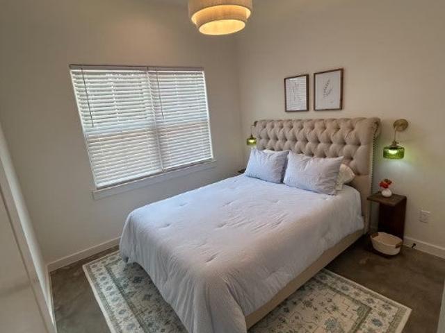 Sunny & Cozy Room in a Peaceful Home