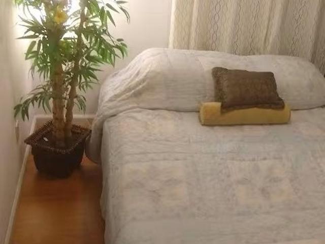 Sunny Clean Private small SINGLE BEDROOM Showing