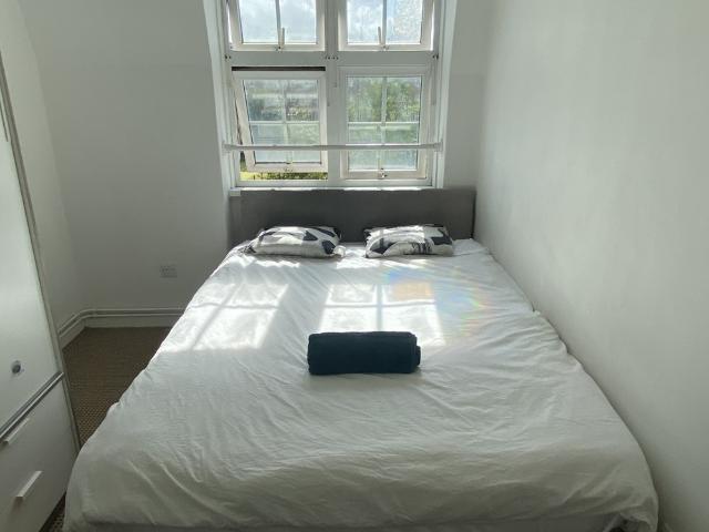 Sunny double bedroom in London Bridge/Borough