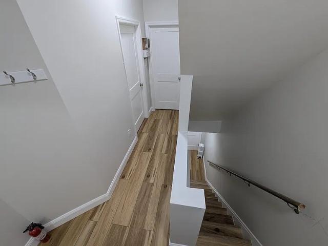 Sunny duplex in prime location available August 1