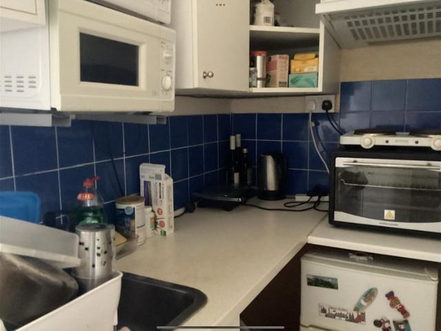 Sunny first floor studio off Brixton Hill