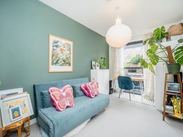 Sunny flat in Peckham