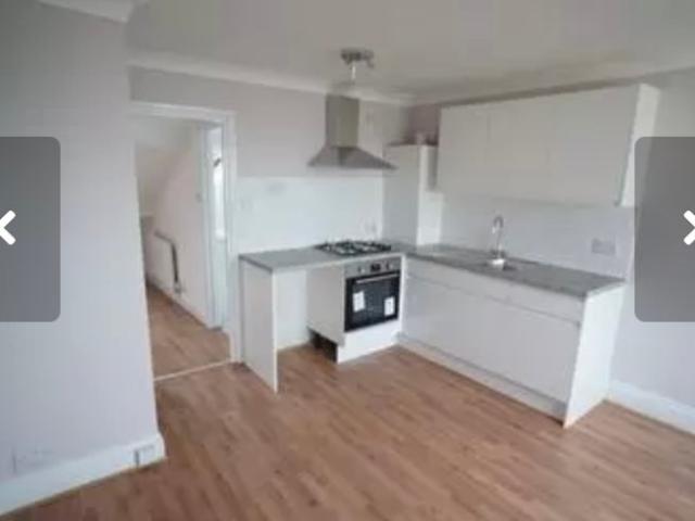 Sunny flat with stunning sea views