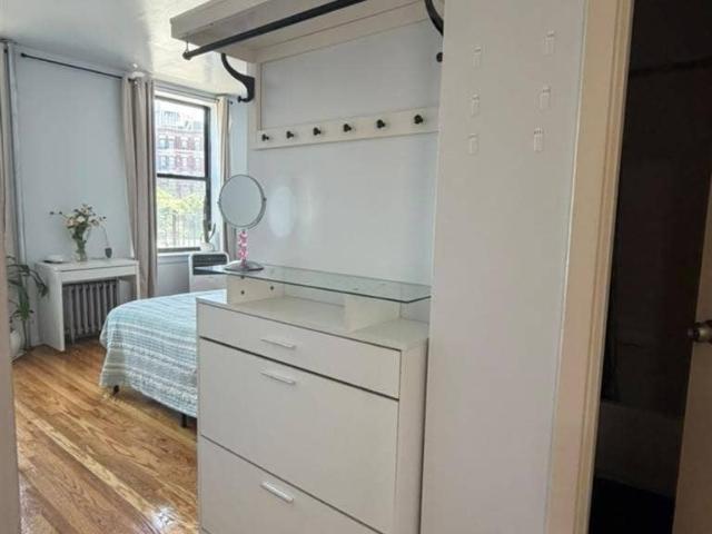 Sunny, fully equipped studio