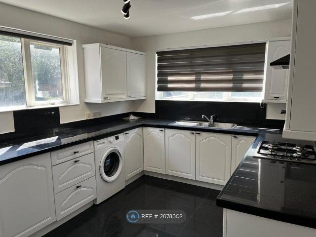 Sunny Gardens Road, London NW4, 2 bed flat to rent, £2,350 pcm | PrimeLocation