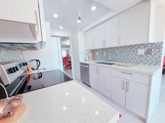 Sunny Isles Beach, FL 33160 | MLS #A11932