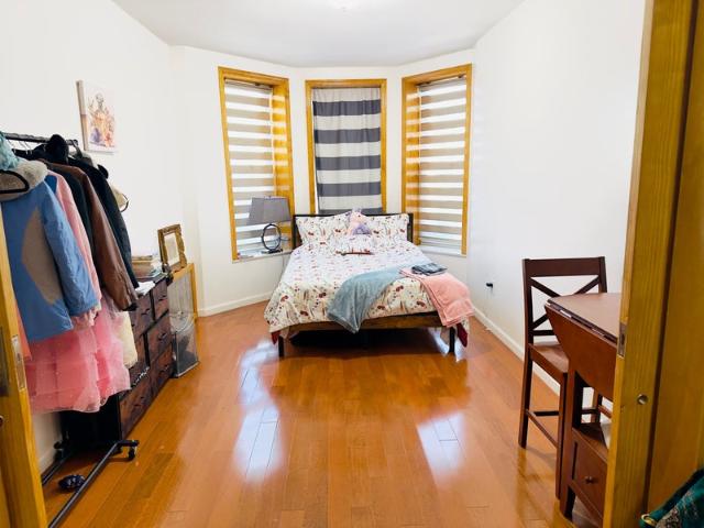 Sunny Large Room for Rent Ridgewood