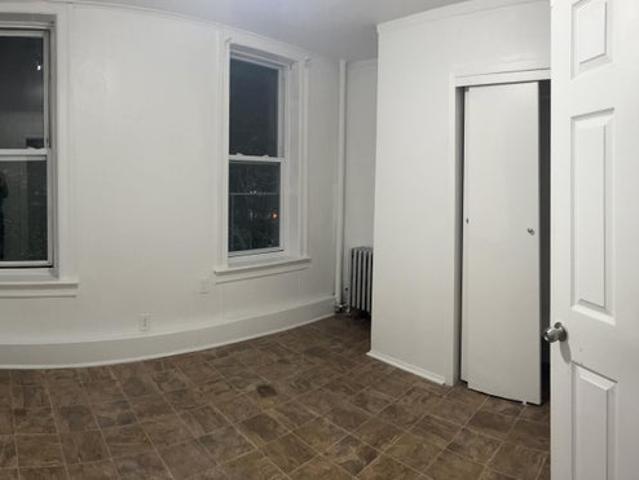 Sunny Large Room in Bedstuy Uts. and int. included