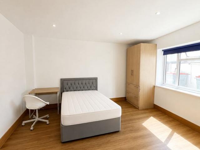 Sunny Place studio apartment to let