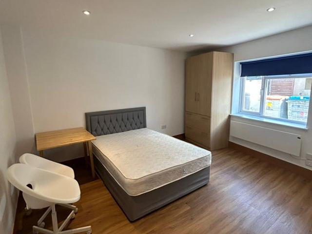 Sunny Place studio apartment to let