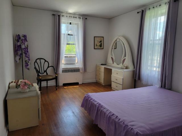 Sunny private room$1300