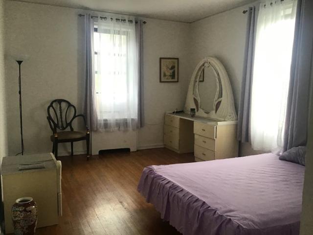 Sunny private room$1300