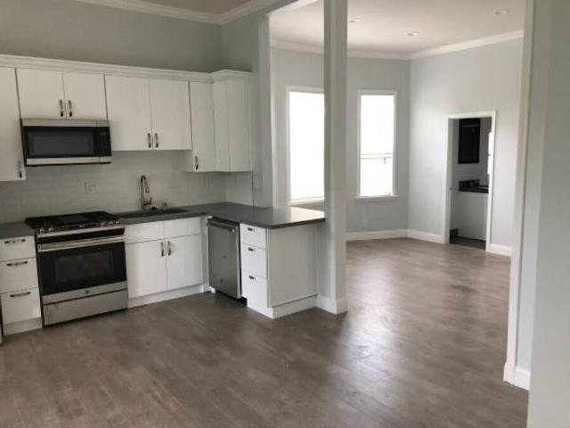 Sunny Remodeled  One Bedroom  with W/D and  Two Balconies on Quiet Street!