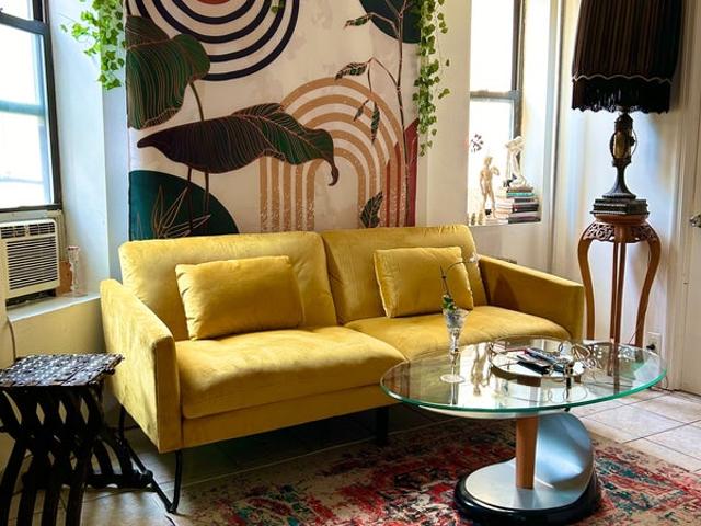 Sunny room available in vibrant downtown apt!