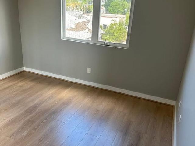 Sunny room and private bathroom in NoHo