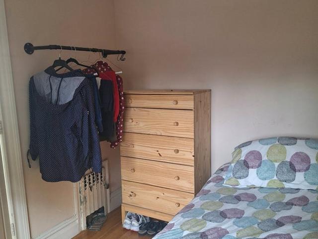 Sunny room in lovely house for rent