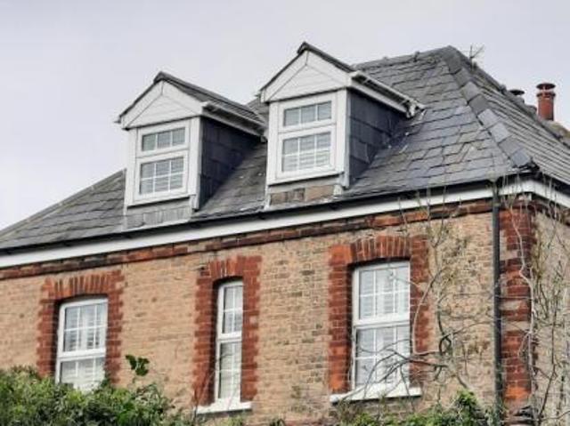 Sunny room in south facing cottage available this summer