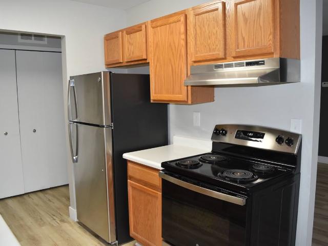 Sunnymede Apartments Troy, MI 1 Bedroom Apartment for Rent at 561 Kirts Blvd, Troy, MI 48084