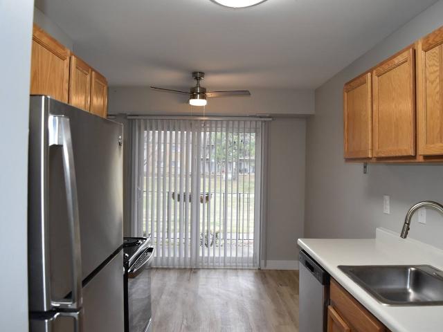 Sunnymede Apartments Troy, MI 1 Bedroom Apartment for Rent at 561 Kirts Blvd, Troy, MI 48084