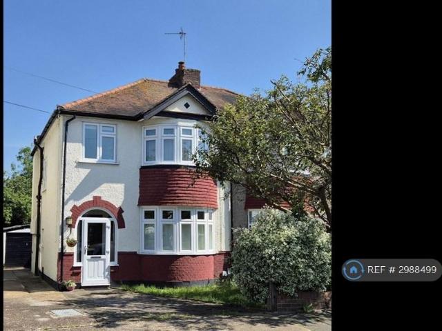 Sunnymede Avenue, Epsom, KT19 3 bed semi detached house to rent £2,400 pcm £554 pw