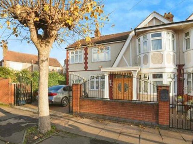 Sunnymede Drive, Barkingside, 4 Bedroom Semi detached